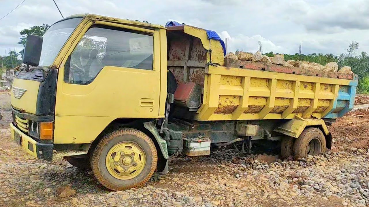 Mobil Truk Umplung Ragasa Nyaris AMBLAS Saat Ingin Jomplang Muatan Batu ...