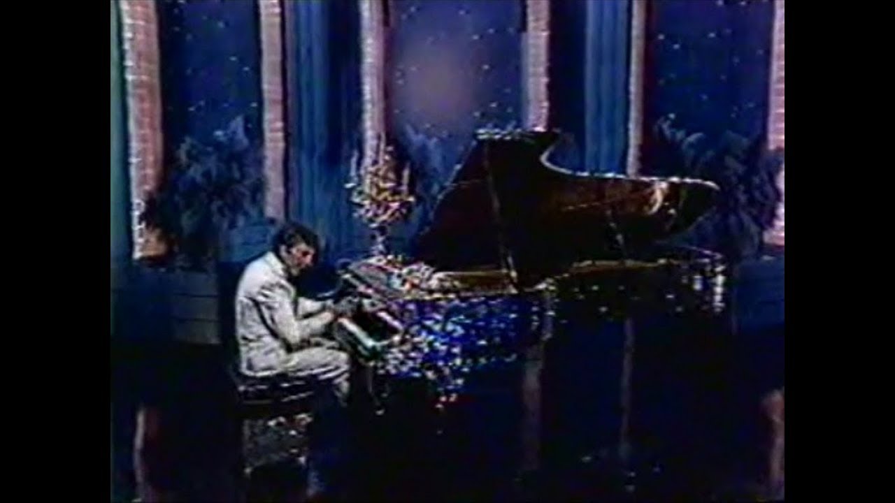 Liberace on The Tonight Show - YouTube