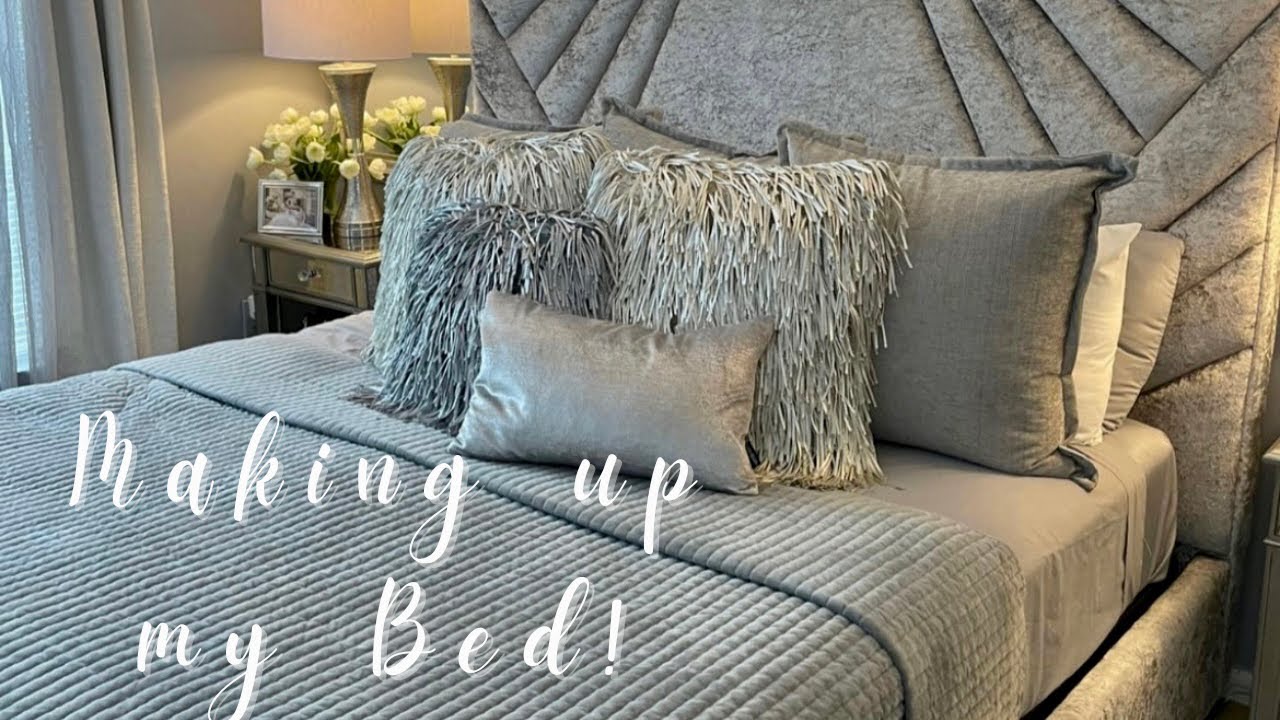 Making up my bed #bedroomdecor - YouTube
