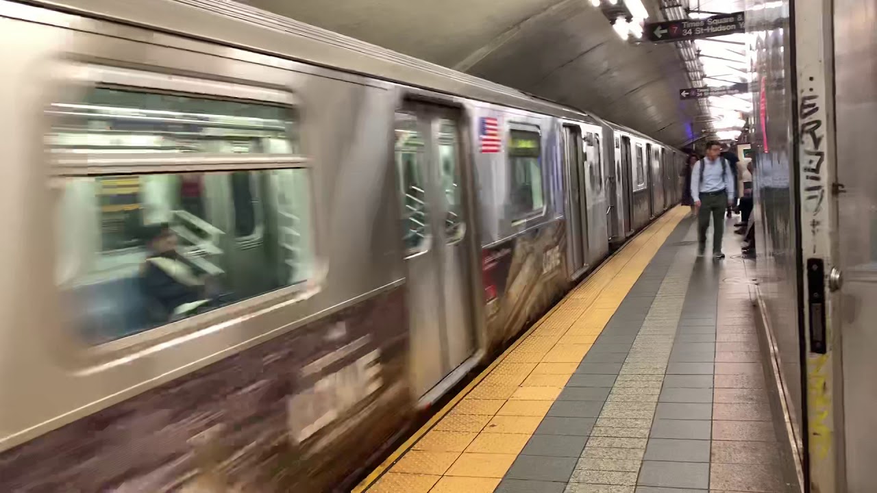 Couple of NYC Subway 7 Trains @ Grand Central: 42nd Street - YouTube