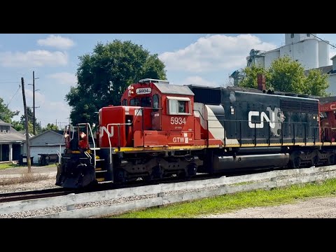 7/21/25 CN Train L 543 with GTW 5934 and a Young Couple in ️ 😀 - YouTube