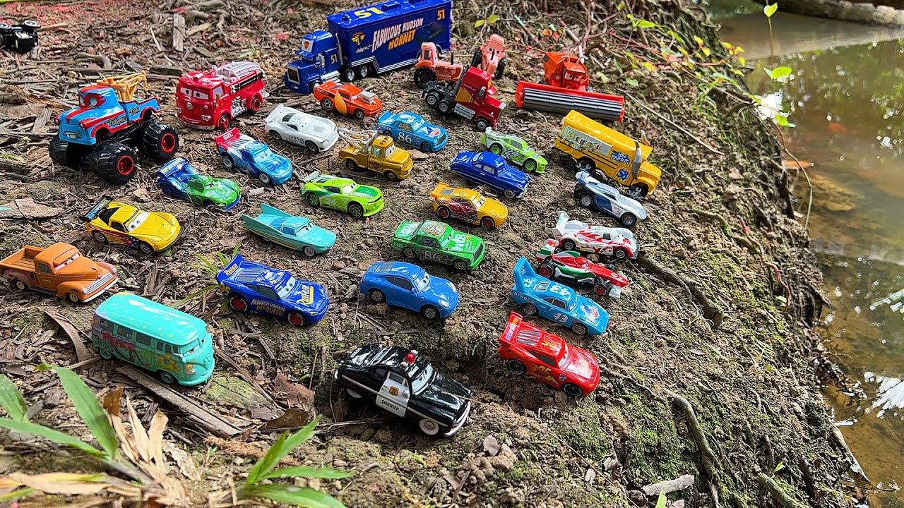 Disney Pixar Cars fall into the water: Lightning McQueen, Jackson Storm ...