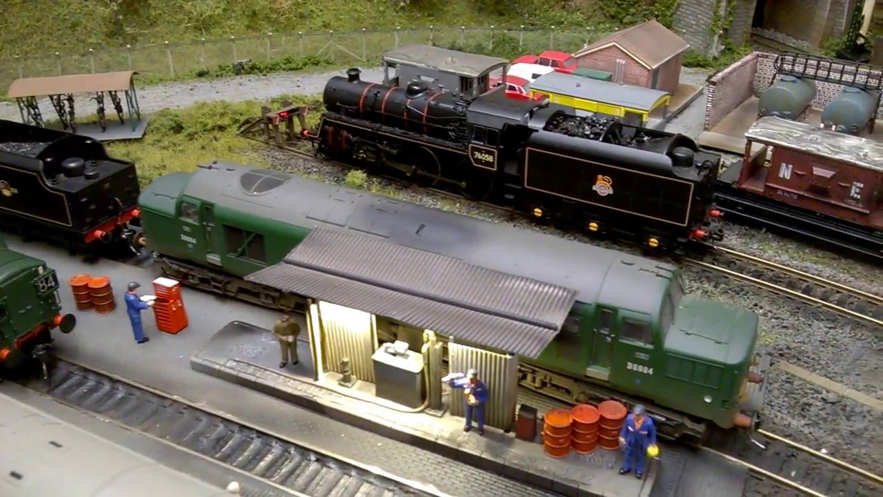 My model railway..Tour of engine shed - YouTube