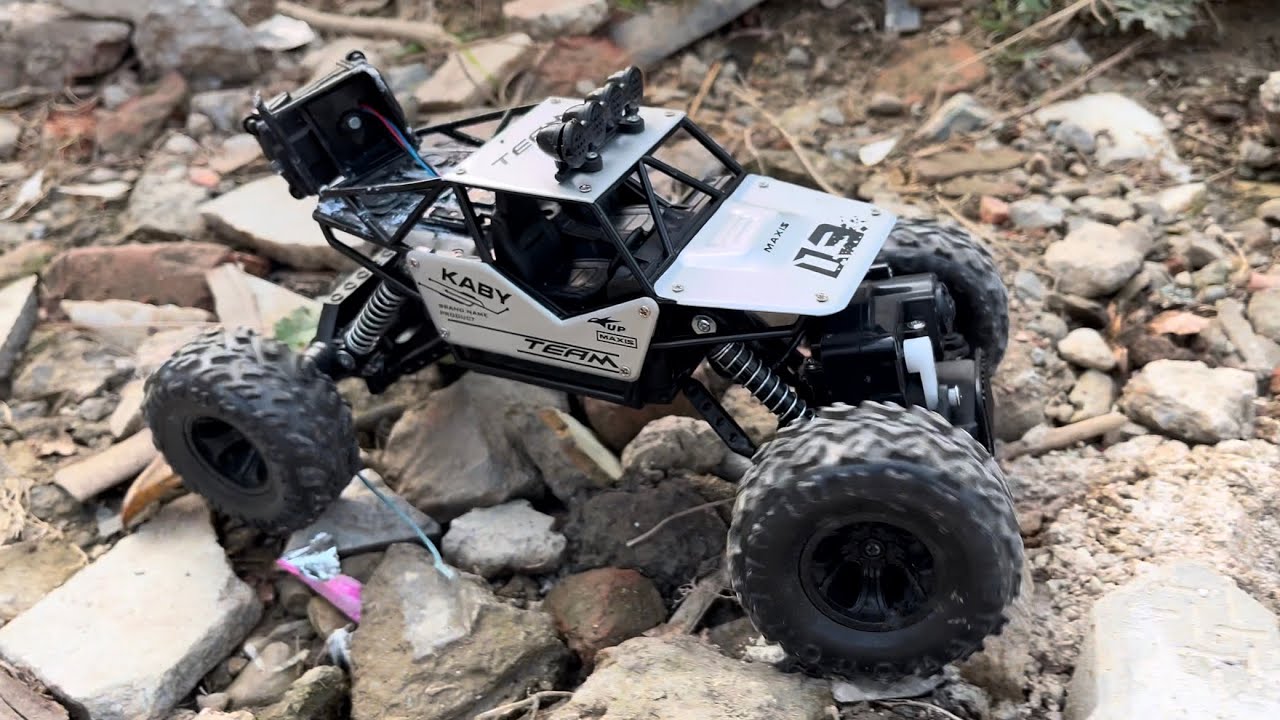 offloading remote control rock climbing toy truck - YouTube