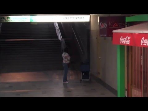 Kaune „įstrigusią“ moterį pareigūnai parvežė atgal į namus Jonavoje