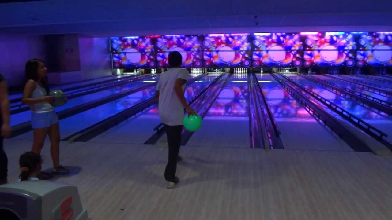 La mejor técnica para hacer un strike en los Bolos - YouTube