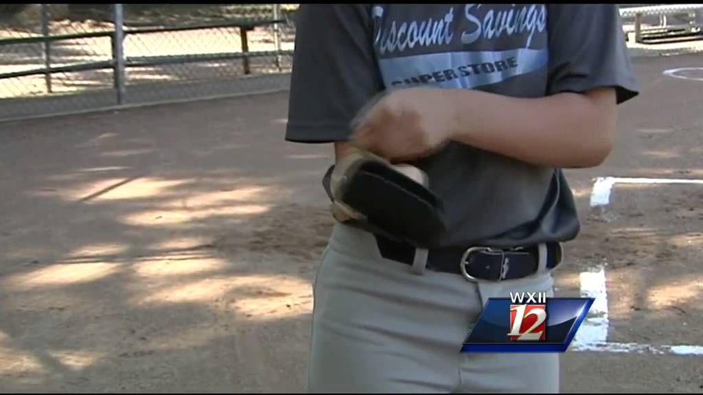 One handed 11-year old pitcher - YouTube