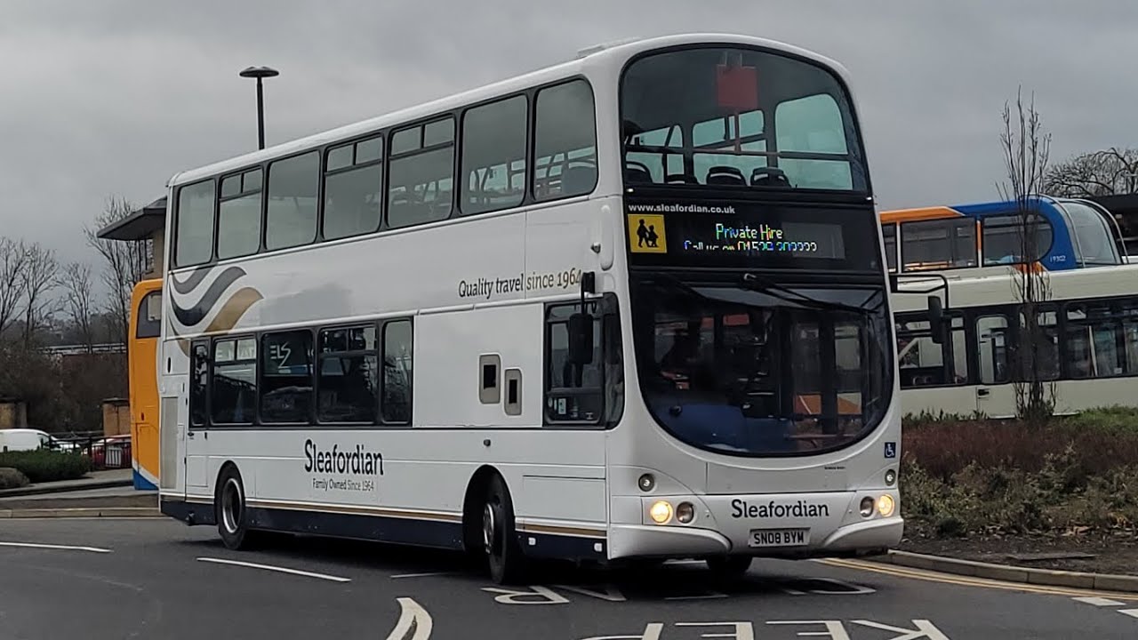 Sleafordian gemini b9tl SN08 BYM passing lincoln bus station on a ...