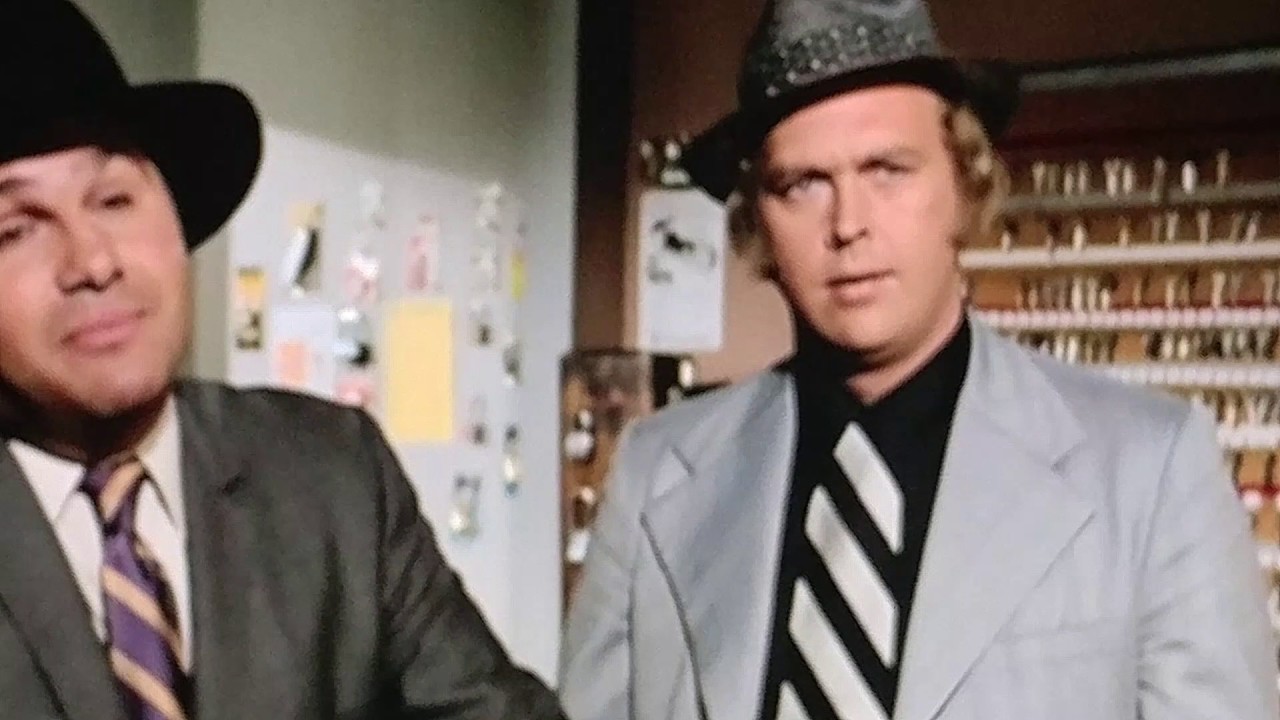Police Squad drive by on locksmith - YouTube