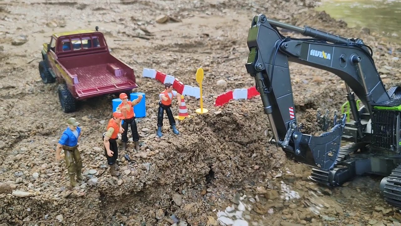 RC Construction Machines Building a Bridge Across the Stream – Mini ...