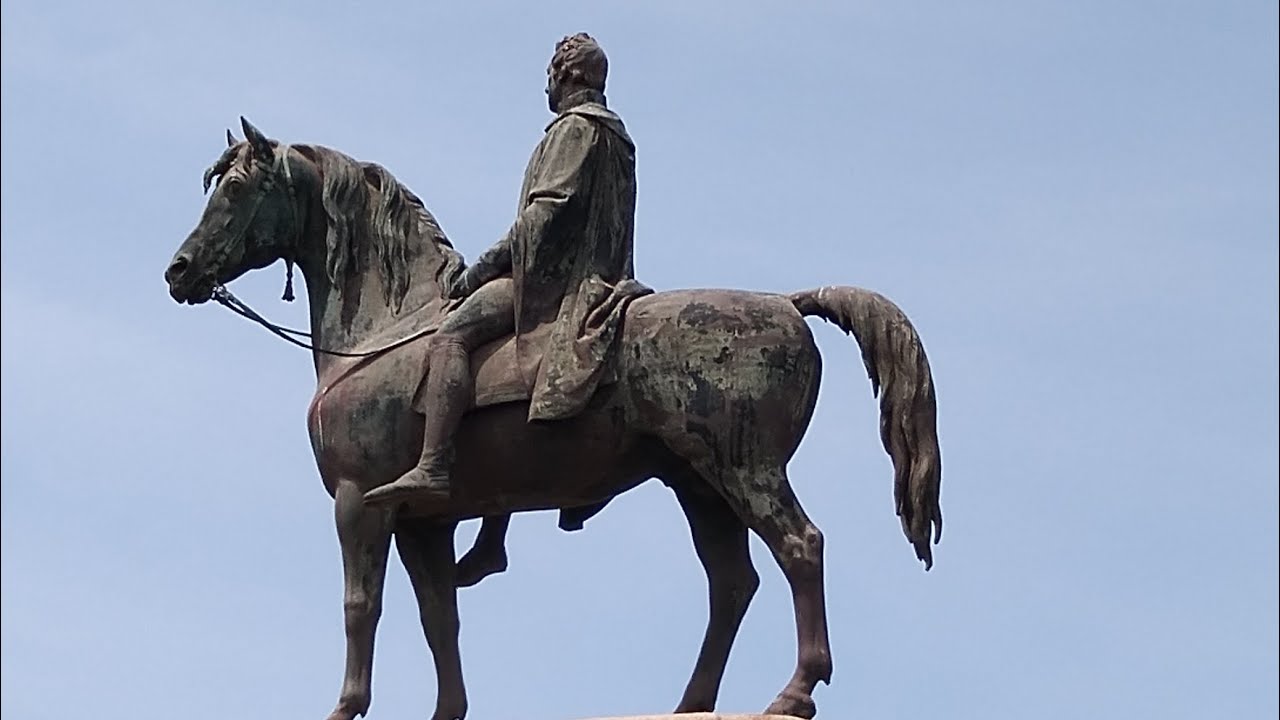 Thomas Munro Statue - Mount Road starting point - YouTube