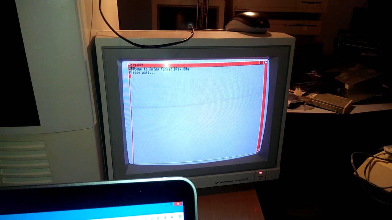 Commodore Amiga 4000T loading disk - YouTube
