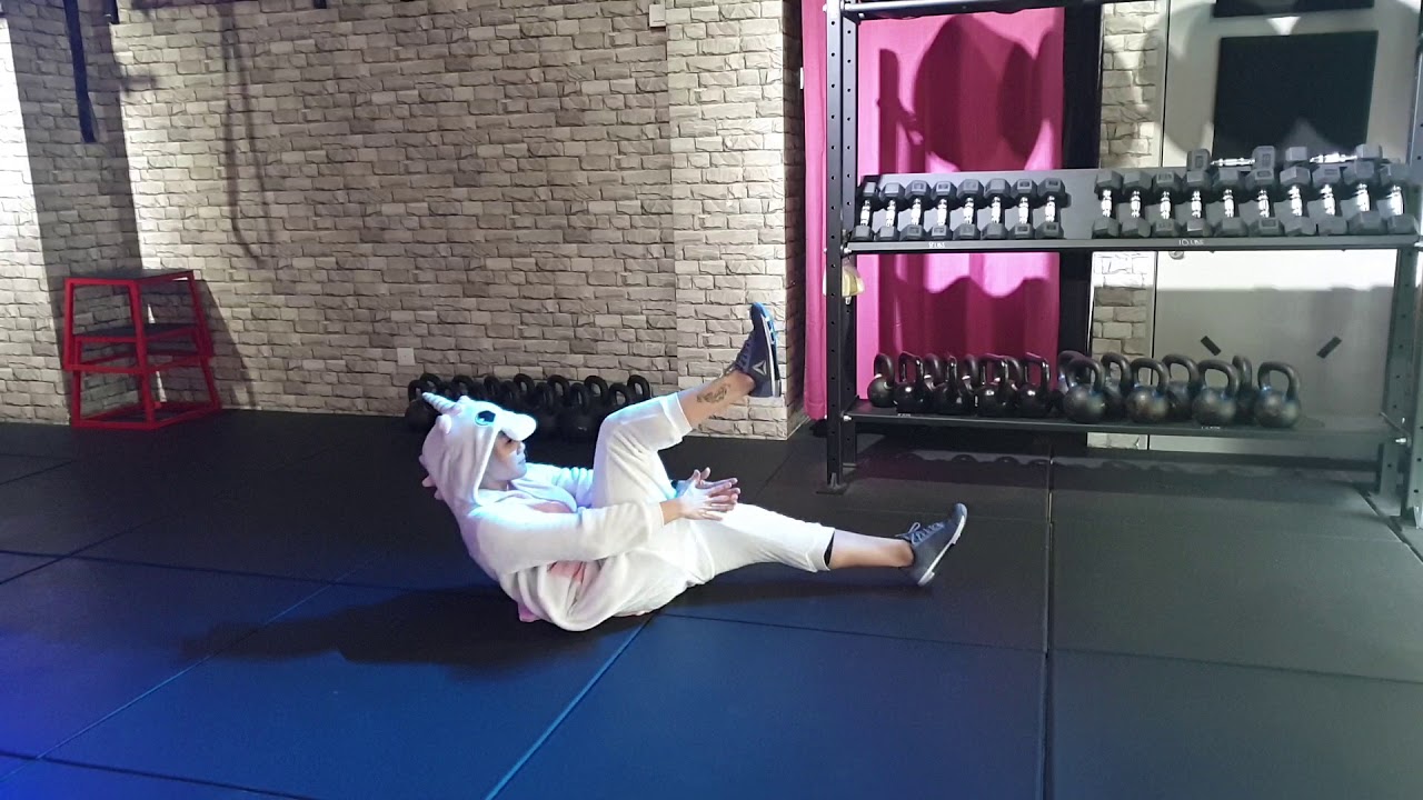 Clapping Bended Knees Jackknife - YouTube