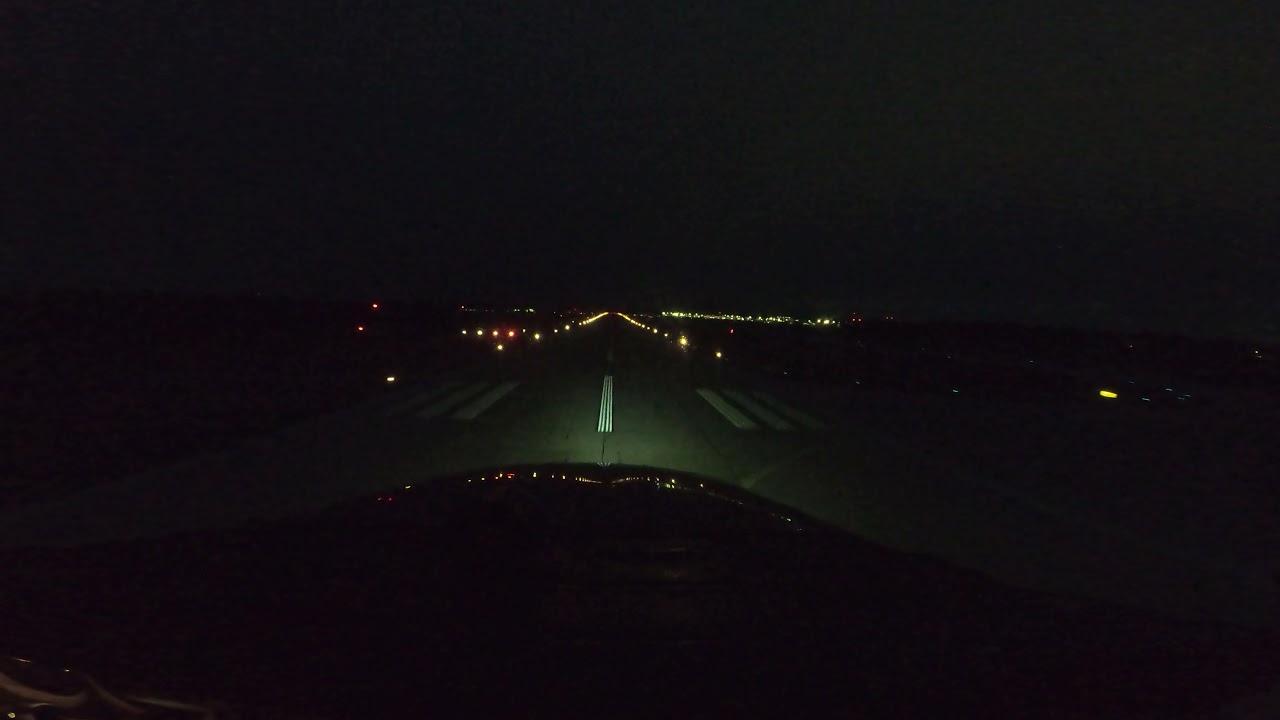 Cessna 172 night landing at Green Bay's Austin Straubel Airport - YouTube