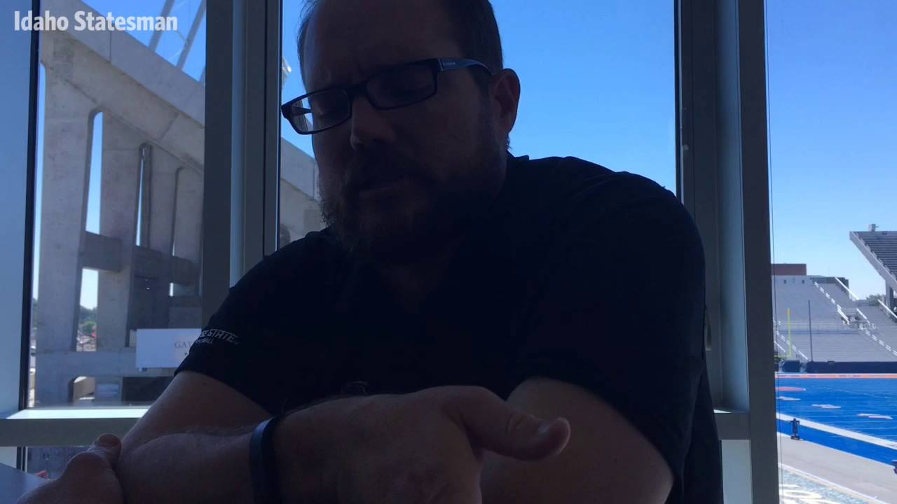 Boise State co-OC/line coach Scott Huff, pre-fall camp - YouTube