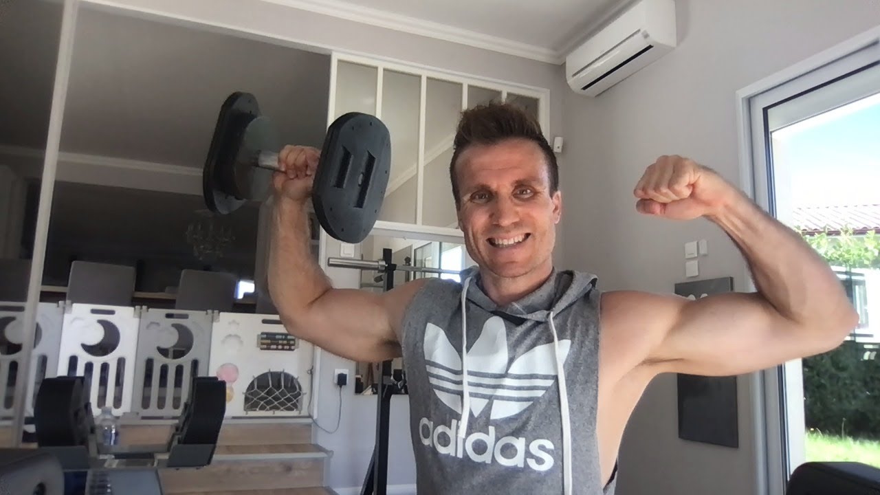 Développer ses épaules avec haltères - Jonathan Jover - YouTube