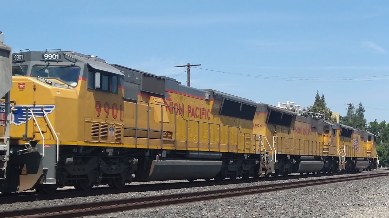 UP 9925 leads the LRS59-2 northbound - YouTube