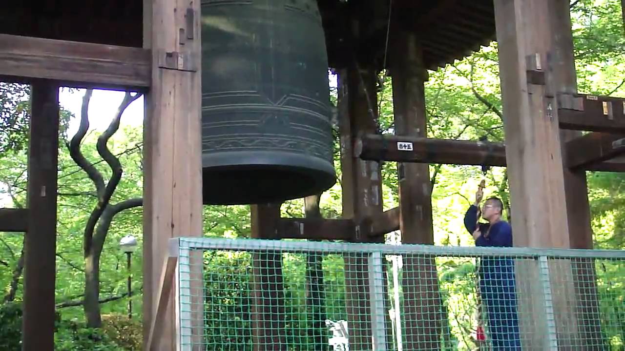 Bell ringing for Buddhist ceremony - YouTube