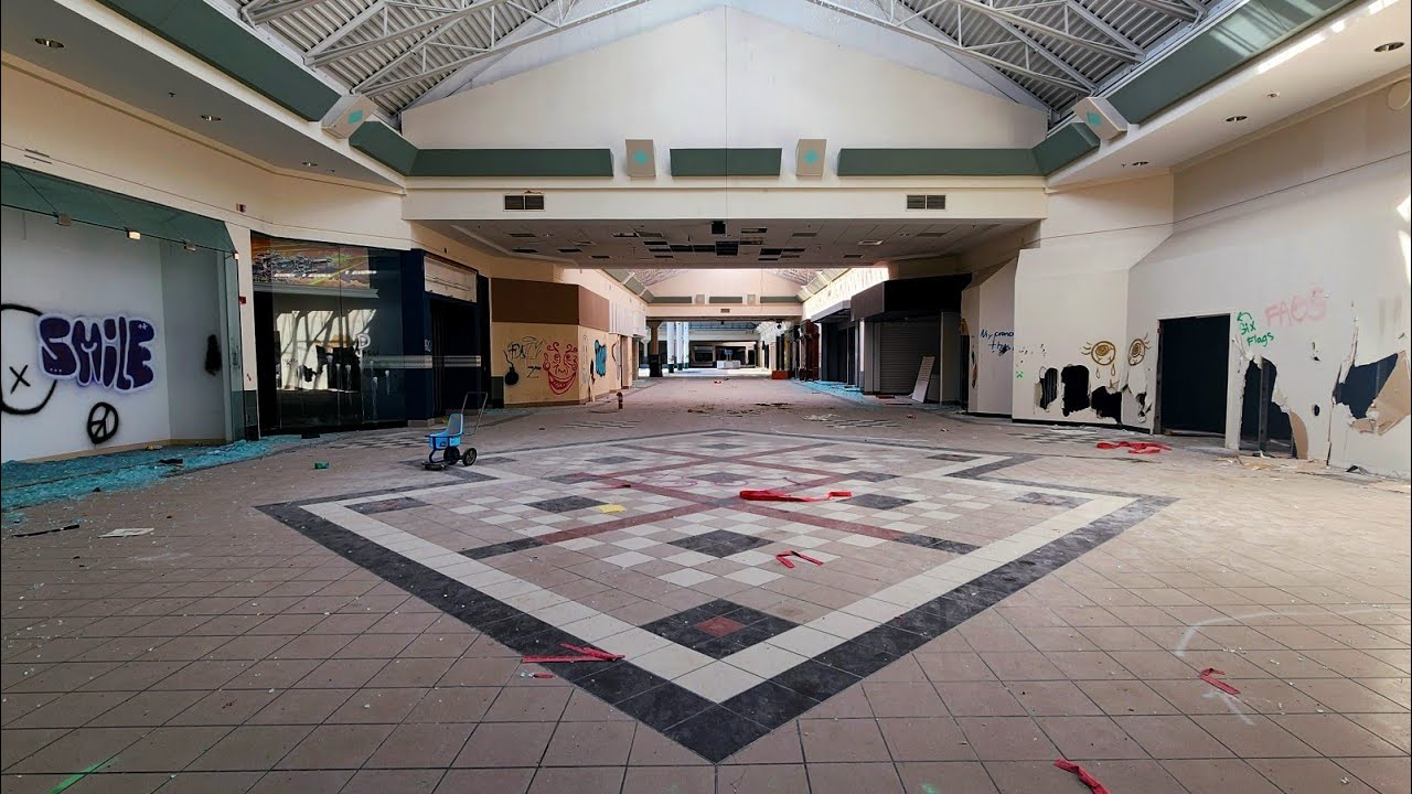 Exploring Abandoned Diamond Run Mall - YouTube