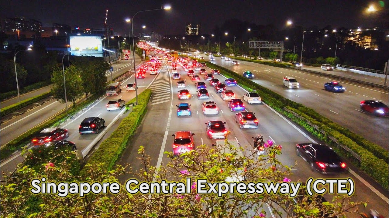 Night view of Singapore Central Expressway (CTE) from the overhead ...
