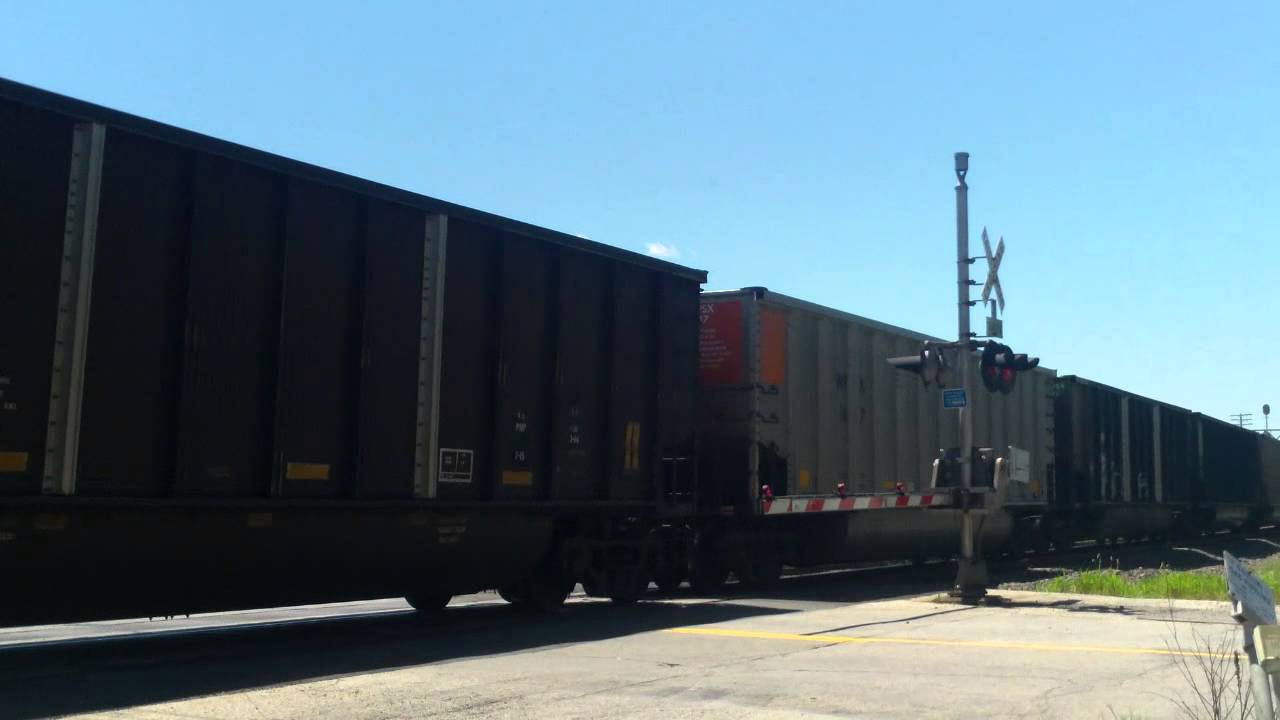 UP 8678 leading westbound autorack with DPU meets UP 5923 leading ...