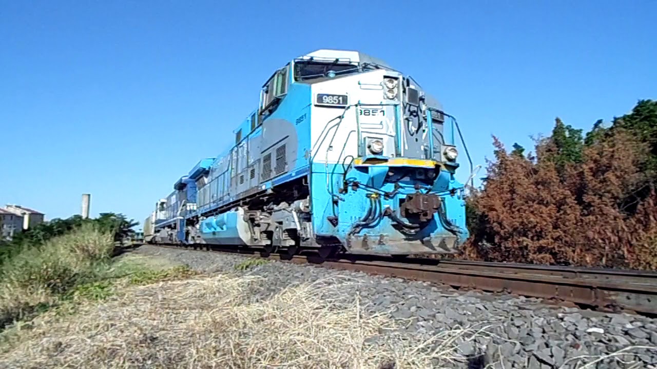 GE Ac44i 9851 + C-30 pintura RumO - YouTube