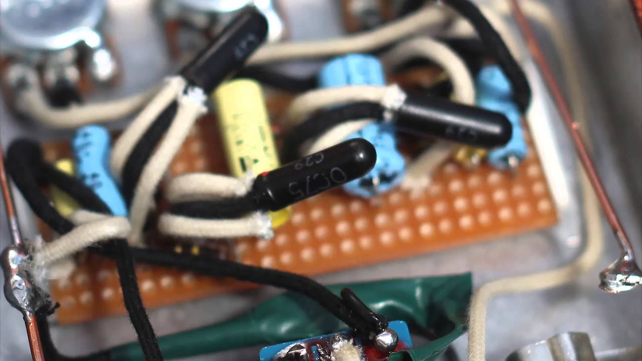 Demo Pedal Mad Dog Tonebender. Mullard OC75. England. 60´s - YouTube