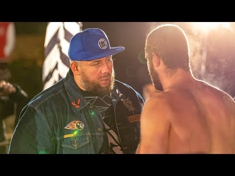 ОГРОМНЫЙ МУЖИК против СУПЕР Профика ММА !!!