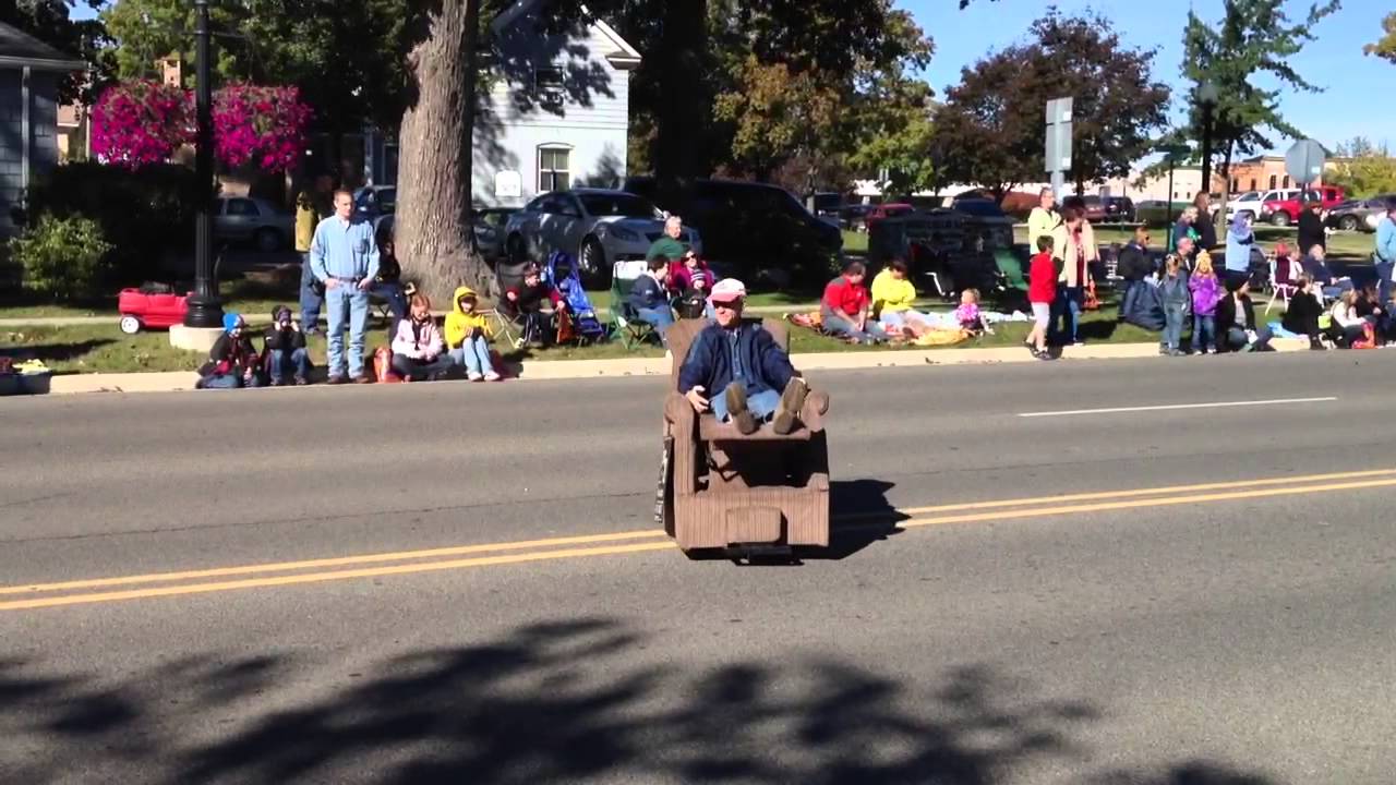 Recliner / armchair go-cart in parade - YouTube