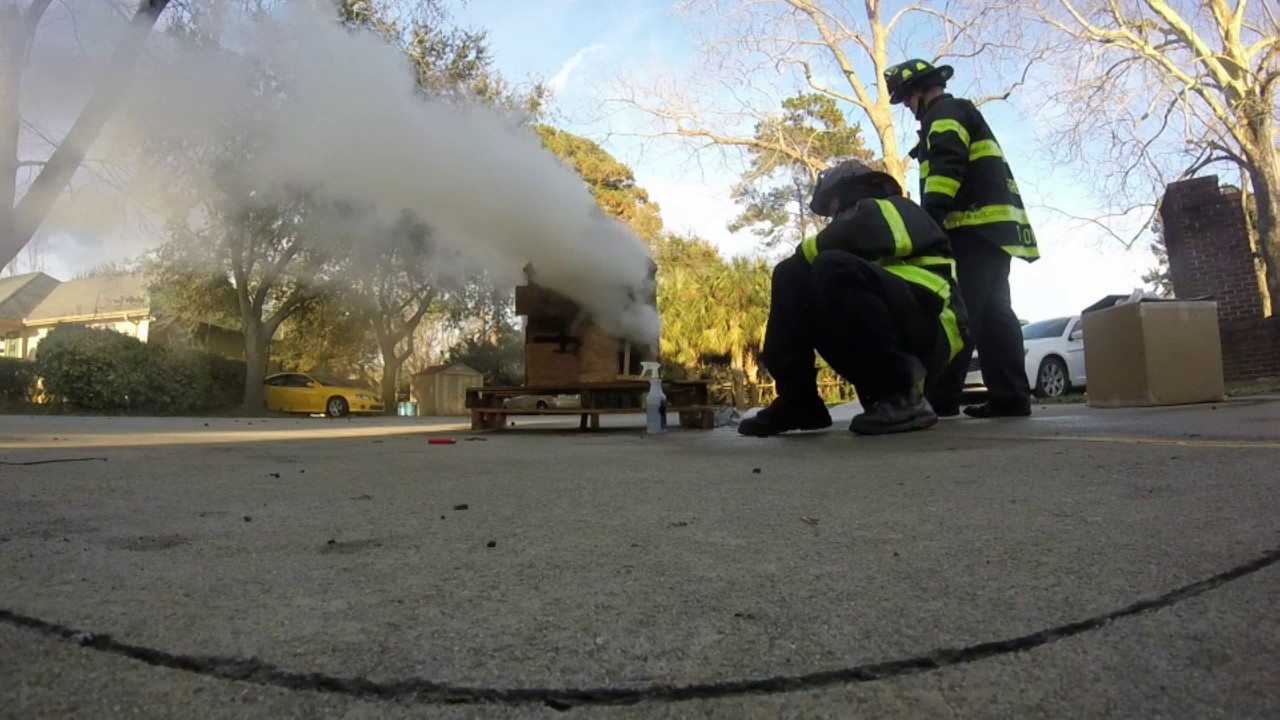 Doll house fire behavior prop - YouTube