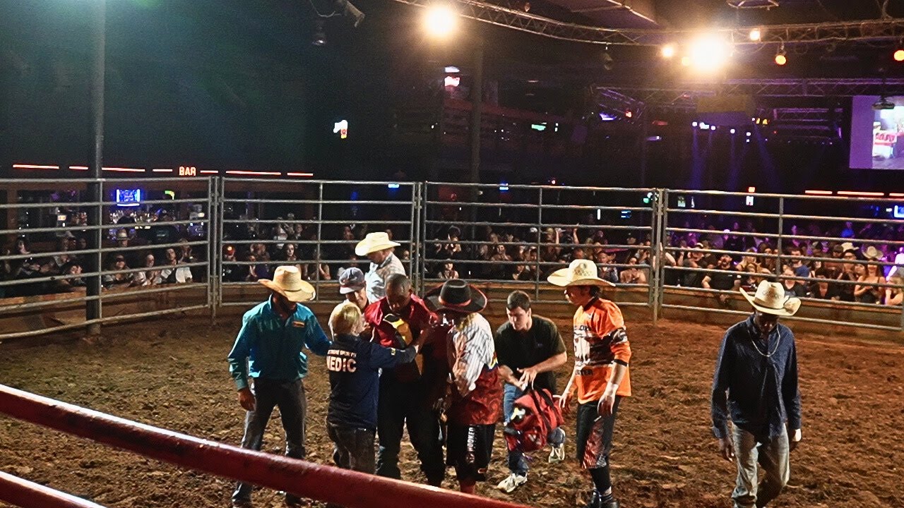Crazy Rodeo Scenes Last Night With Tank Adams, Ezekiel Mitchel - YouTube