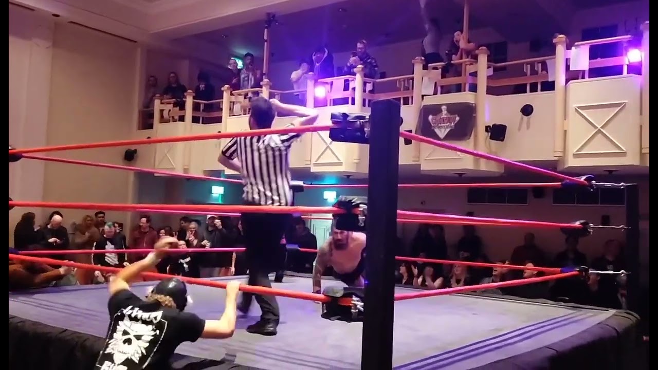 Dramatic ending to Nico Angelo v Connor Mills singles match | Creation ...