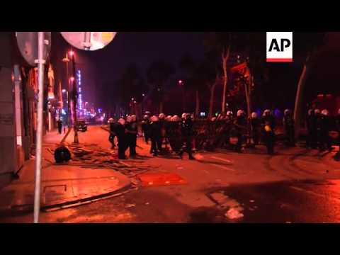 Police use tear gas to disperse protesters in Istanbul