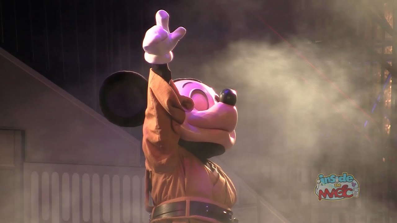 First time Jedi Mickey dances to Pitbull, Michael Jackson in Dance-Off ...