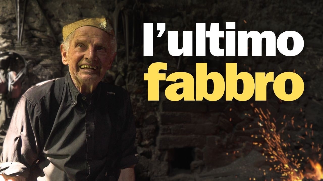 Il Fabbro che Usa l'Acqua per Forgiare gli Attrezzi ai Contadini - YouTube