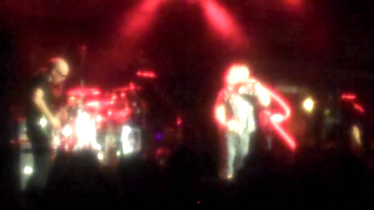 Chickenfoot Live @ Hampton Beach Intro The Future's in The Past - YouTube