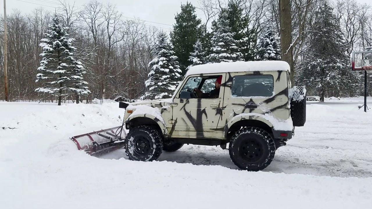 PLOWING SNOW With Suzuki Samurai! @Hwy83SUZUKI - YouTube