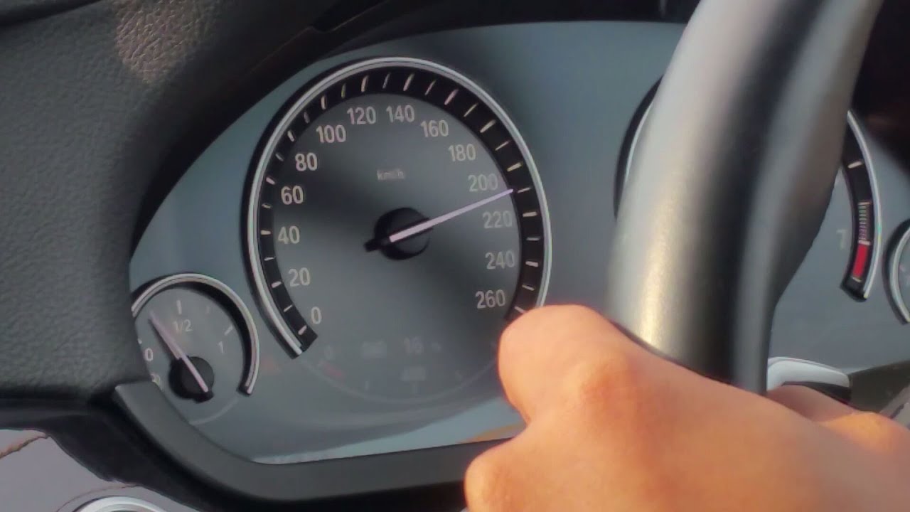 BMW ActiveHybrid 7 on Bangkok roads - Millennium Auto (Rama 3) - YouTube