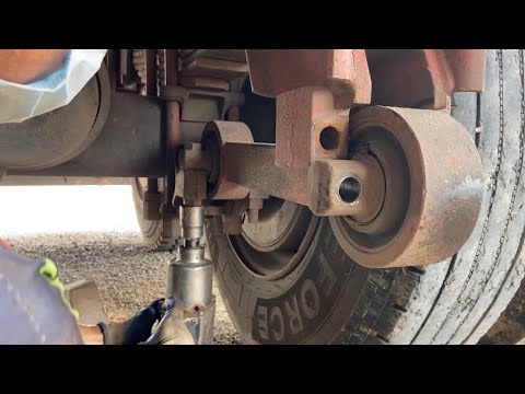 Hydraulic Press With TORQUE ROD BUSH. Press/Truck/Skillful/Mechanic ...