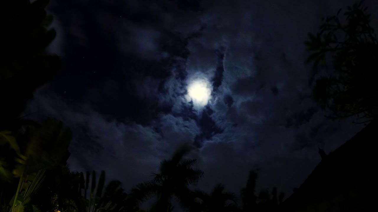 Moonlight time lapse of the skies of Bali - YouTube