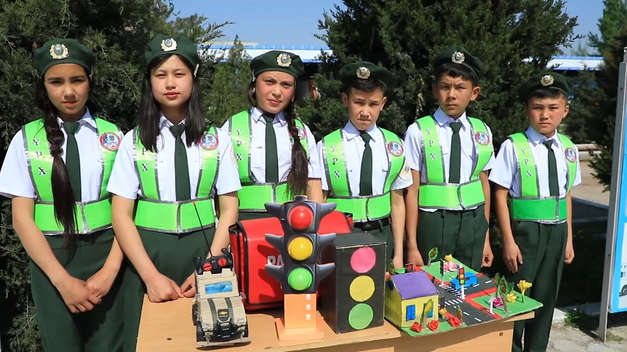 Shahrixon tumanidagi 8-sonli maktabda “Yashil chiroq” musobaqasining ...