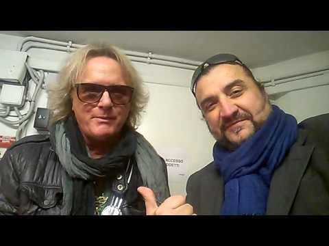 Ricky Belloni saluta i fans dei New trolls col Salutatore - YouTube