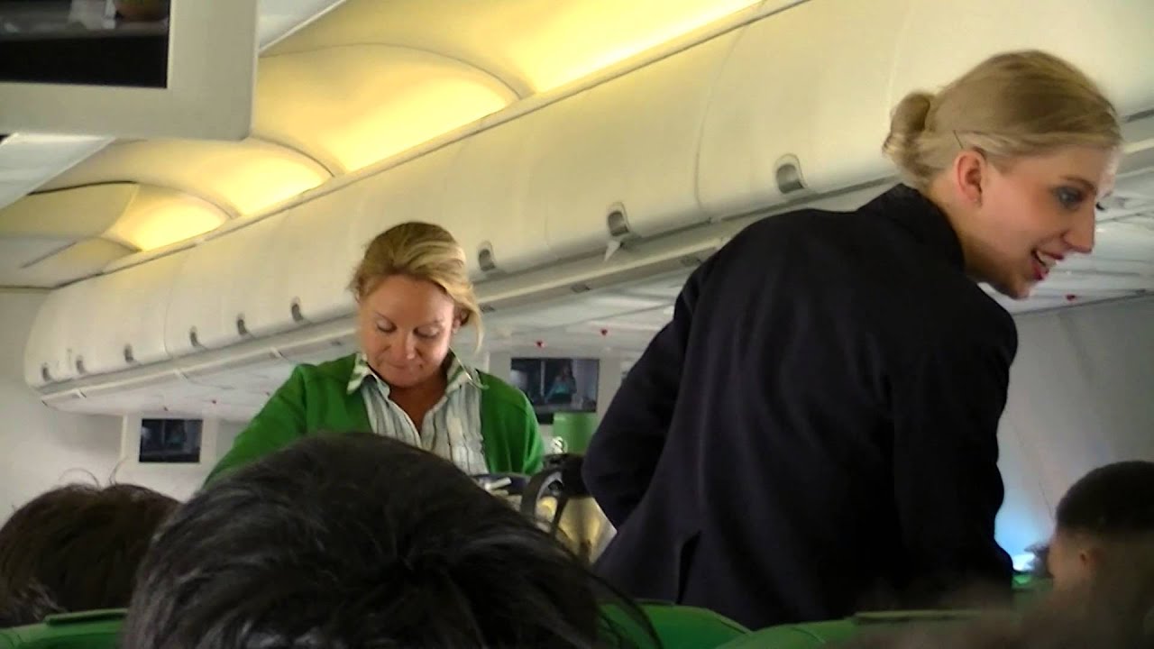 Das schöne Cabin Crew (Personal) bei Transavia. - YouTube