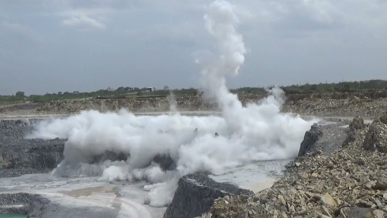 Blasting in a Limestone mine. - YouTube