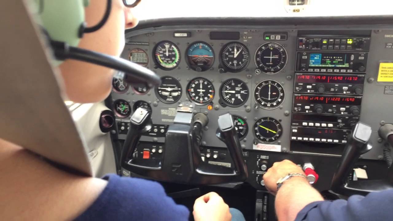 Alyssa's First Flying Lesson (172 going on 777) - YouTube