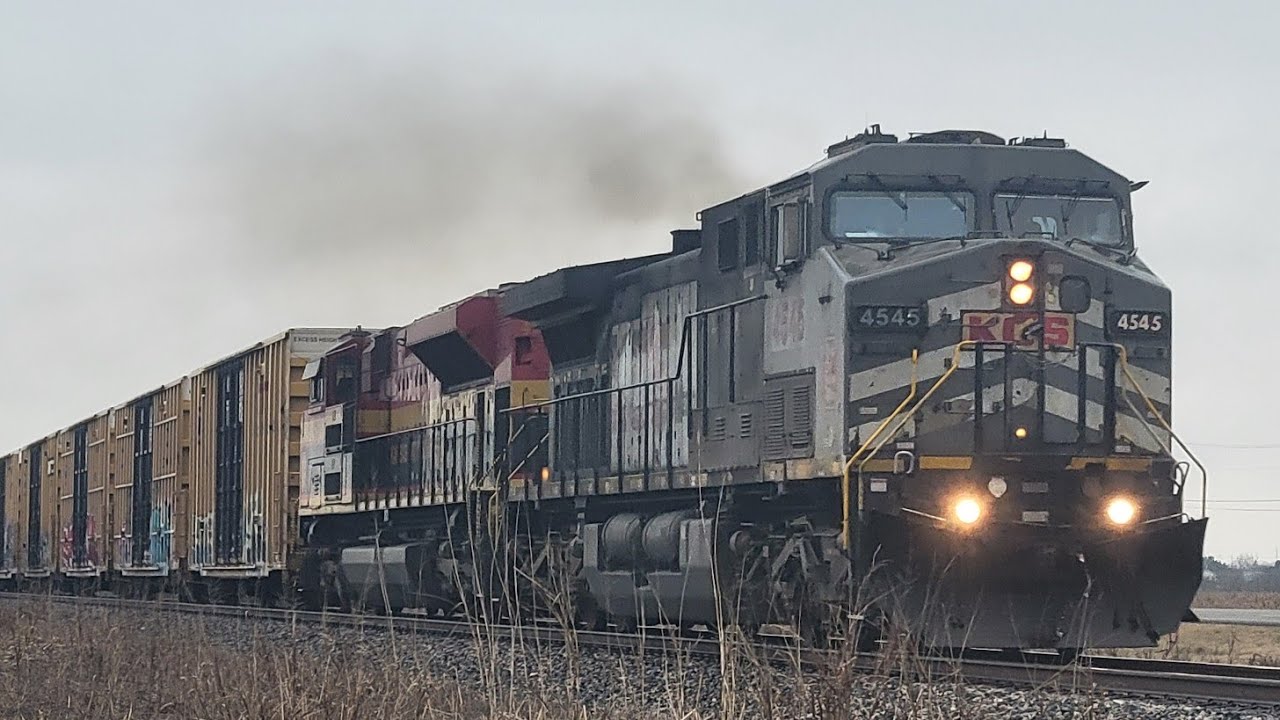 KCS Grey Ghost 4545 leads MLDDI north through Hutto Texas - YouTube