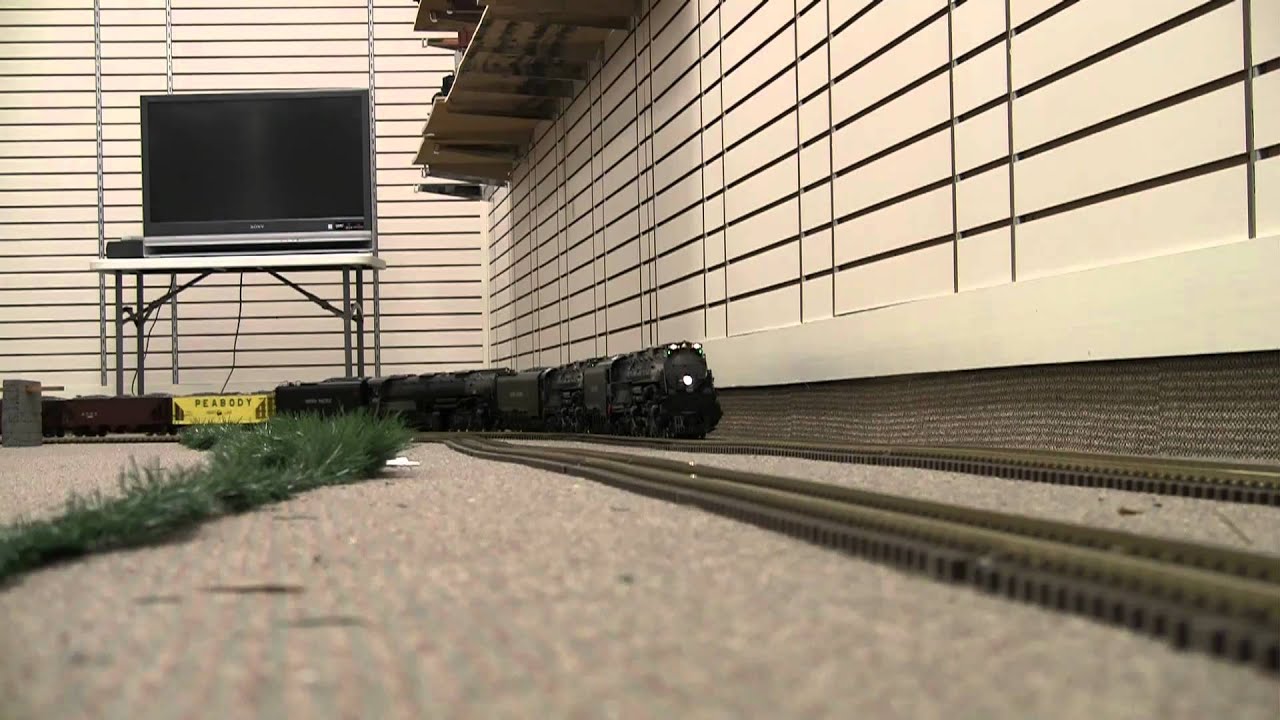 MTH BigBoy (G scale) - Video29 - YouTube