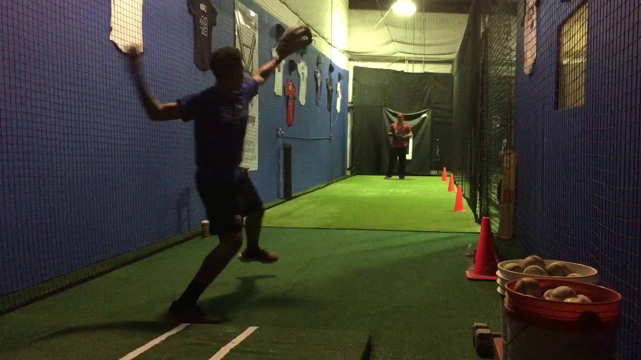 Derrius York, Brookwood Broncos ,class of 2018 RHP training at ...