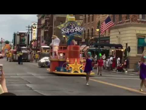 Despicable Me 3 Float at Universal Orlando - YouTube