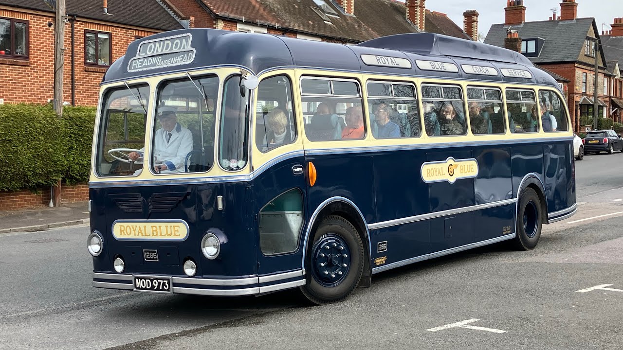 Royal Blue Coach Service from Reading to Maidenhead - YouTube